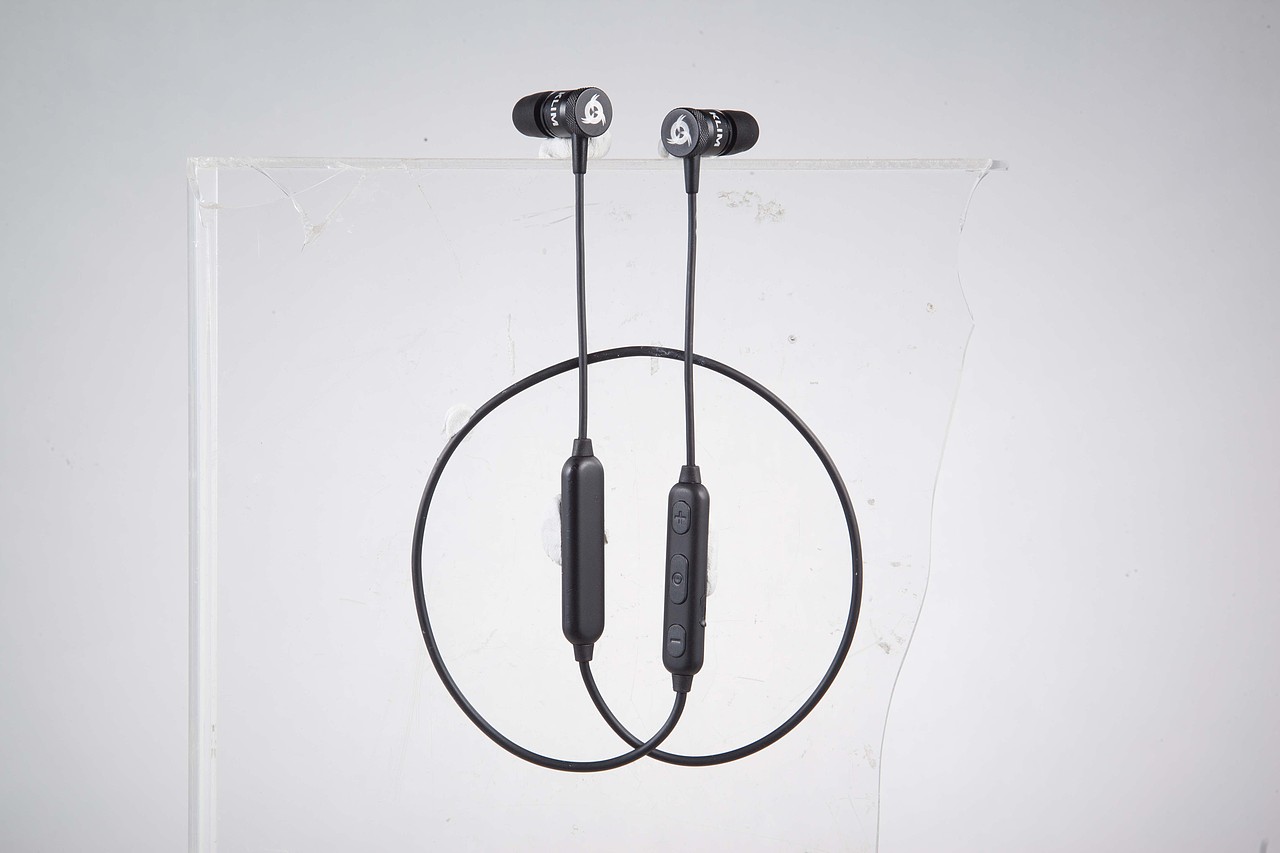 线性耳机_YONGHUI-刘-站酷ZCOOL