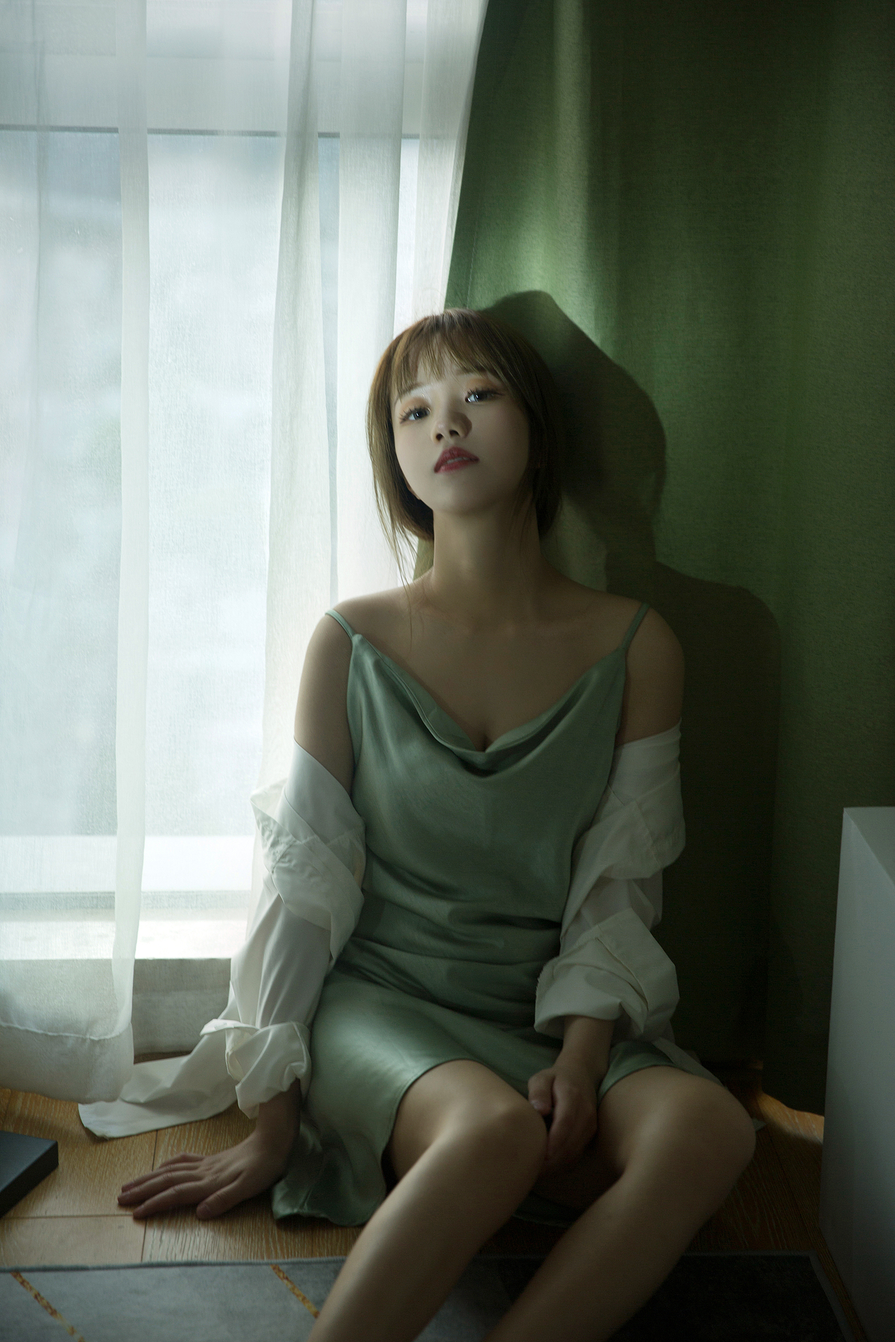 放着曾经一起听过的歌，回忆模糊了眼眸 _深圳女摄LUMIN-站酷ZCOOL