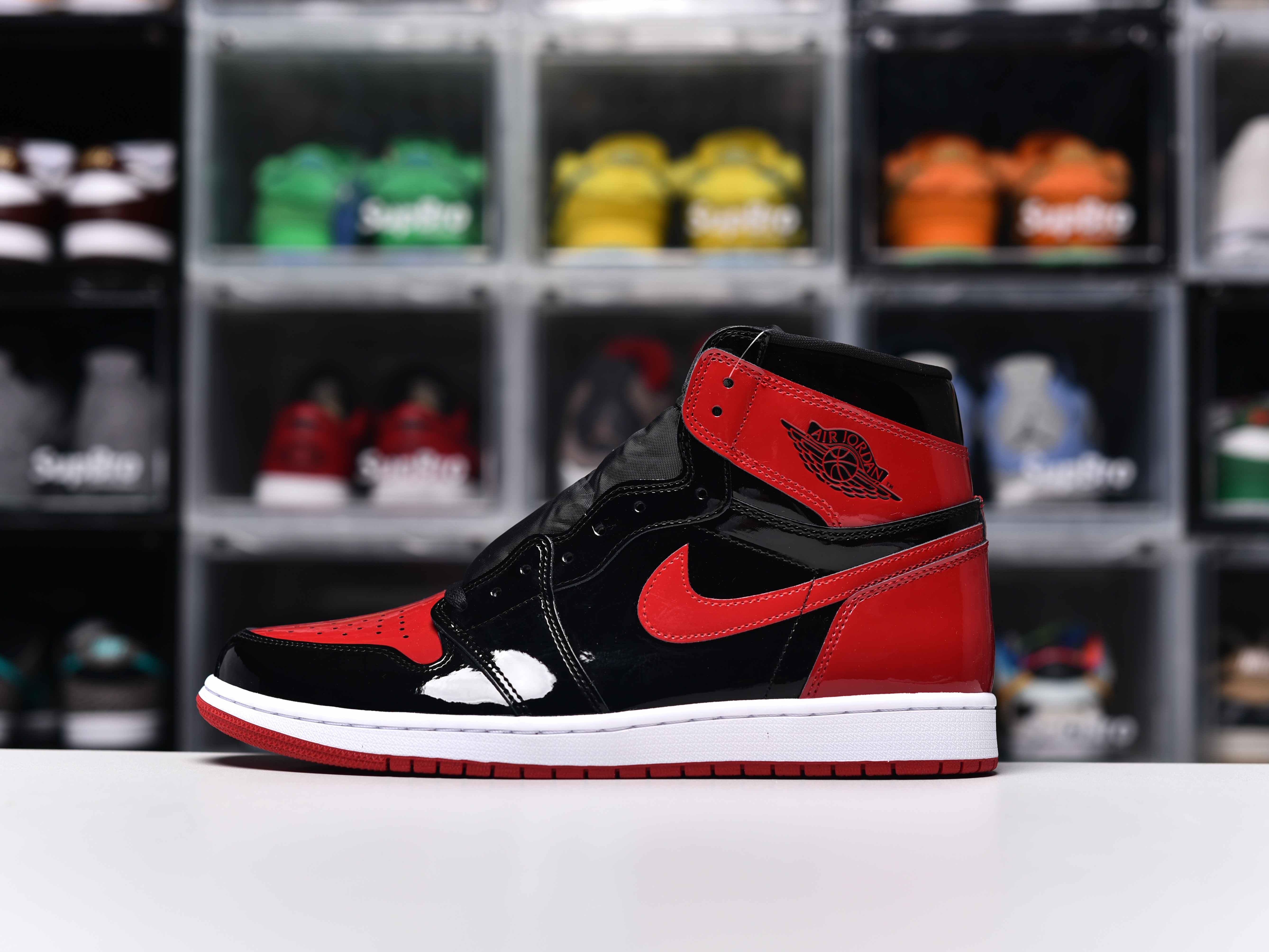 Air Jordan 1 High Bred Patent 黑红镜面 高帮漆皮_卓宇00520-站酷ZCOOL