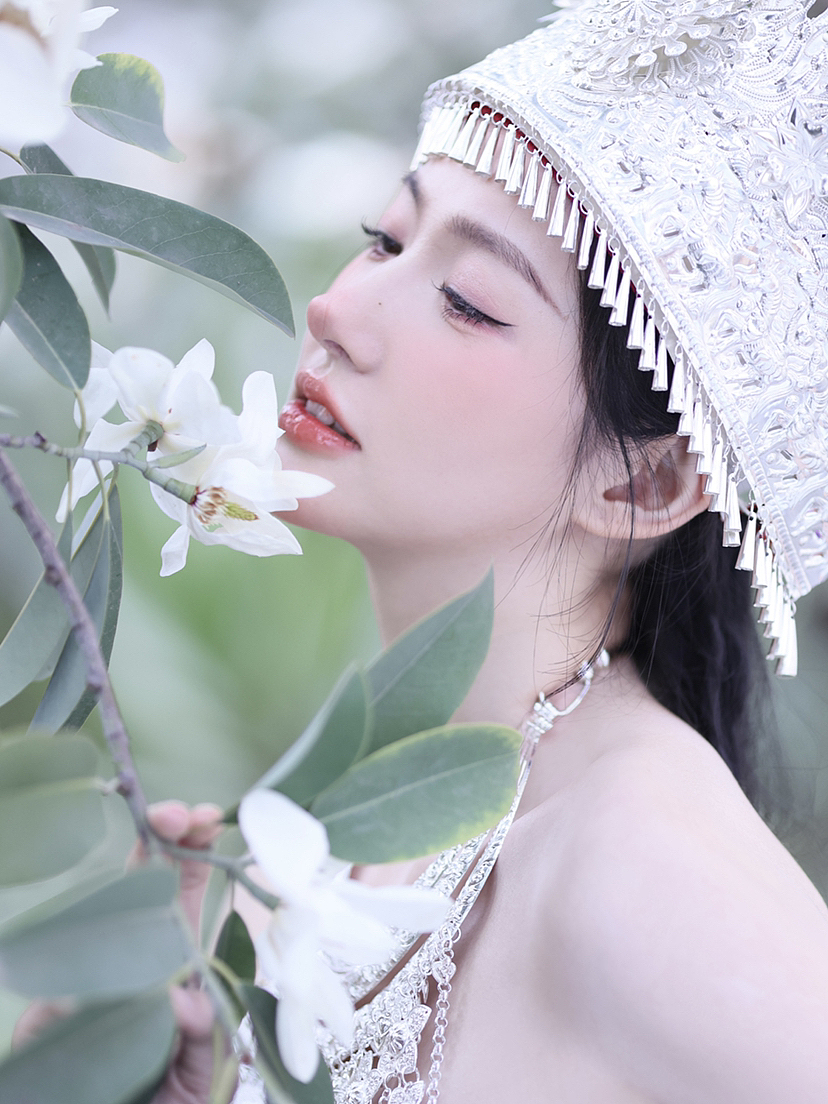 这组苗家少女绝了🍃被写真狠狠蛊住了_Biu少女馆-站酷ZCOOL