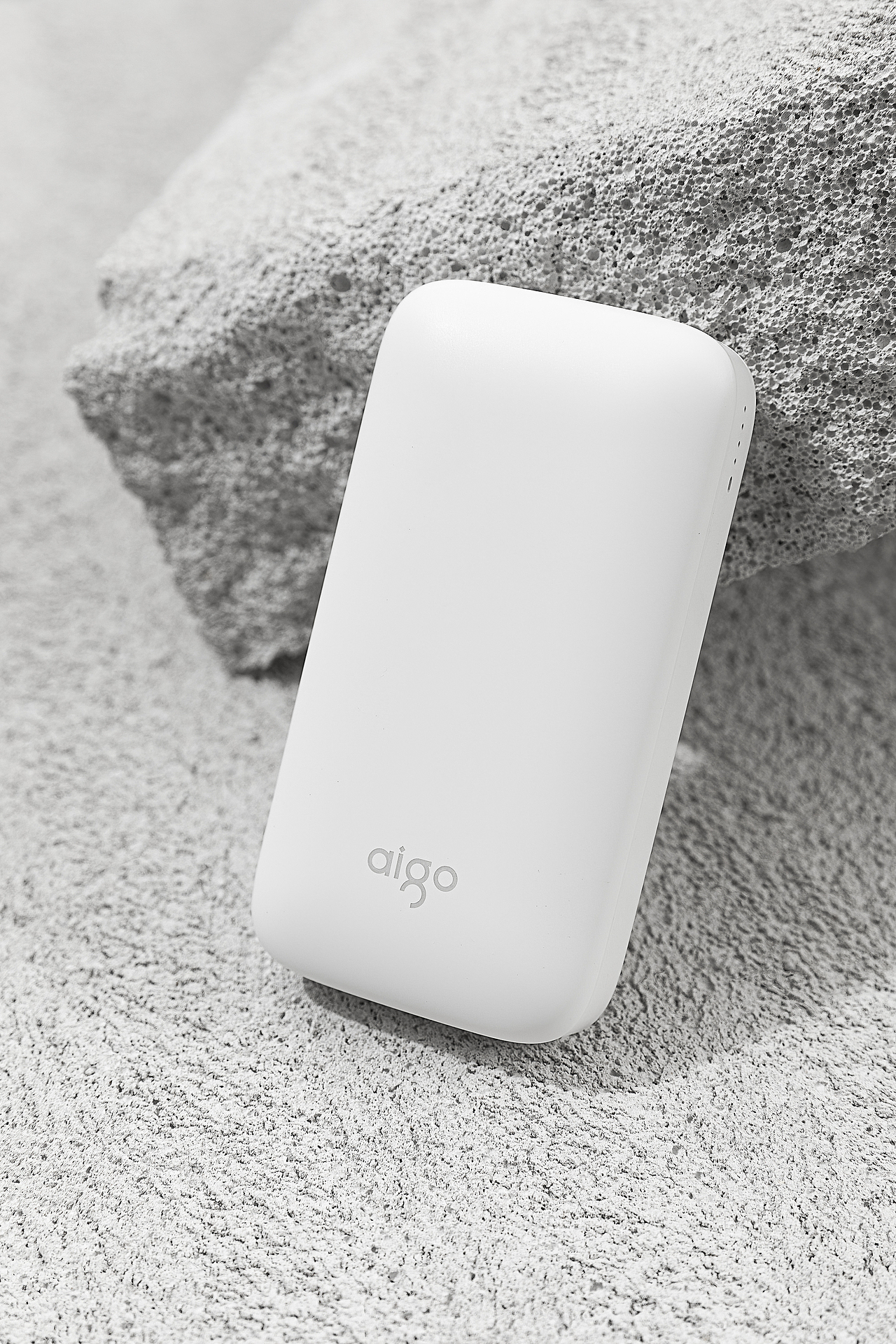 品牌案例丨aigo 爱国者 10000mAh 快充移动电源_白底图-站酷ZCOOL