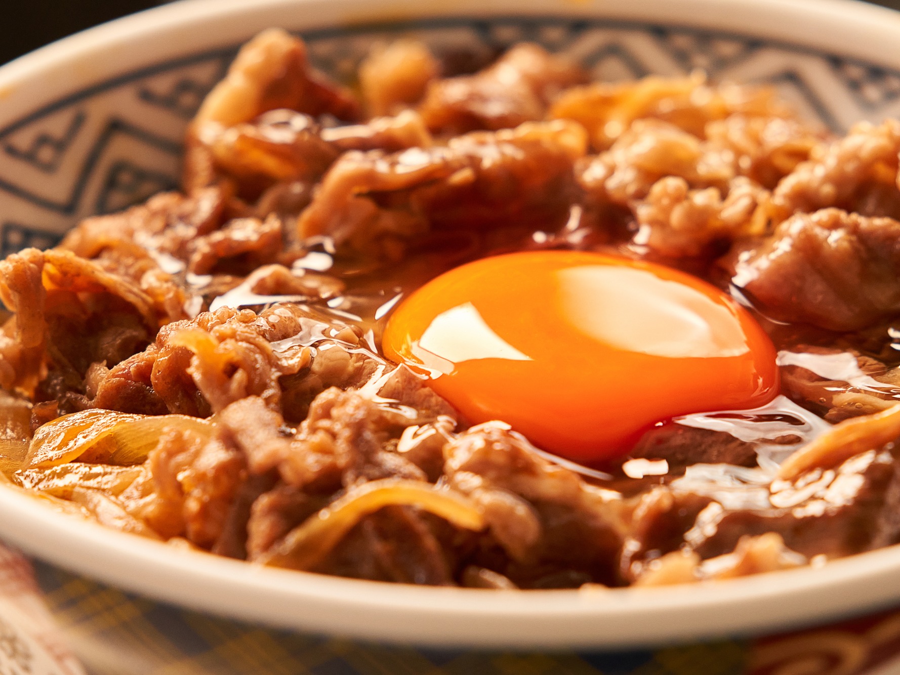 FUGUI VISION STUDIO | 兰皇可生食鸡蛋拍摄_夜马VISION-站酷ZCOOL