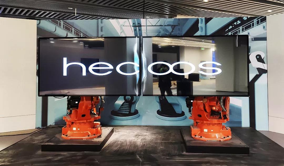 VR产业大会 | 看hecoos如何演绎机械臂动态拼接_hecoos-站酷ZCOOL