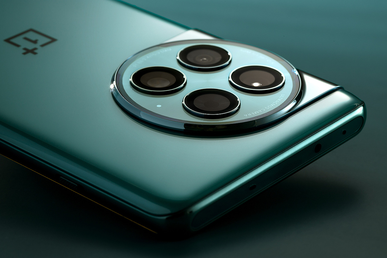 一加 Ace 2 Pro 极光绿_摄影师小恰-站酷ZCOOL