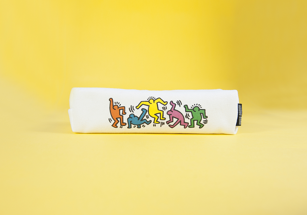 文创产品摄影——凯斯·哈林(Keith Haring）笔袋_奥斯曼闪闪-站酷ZCOOL