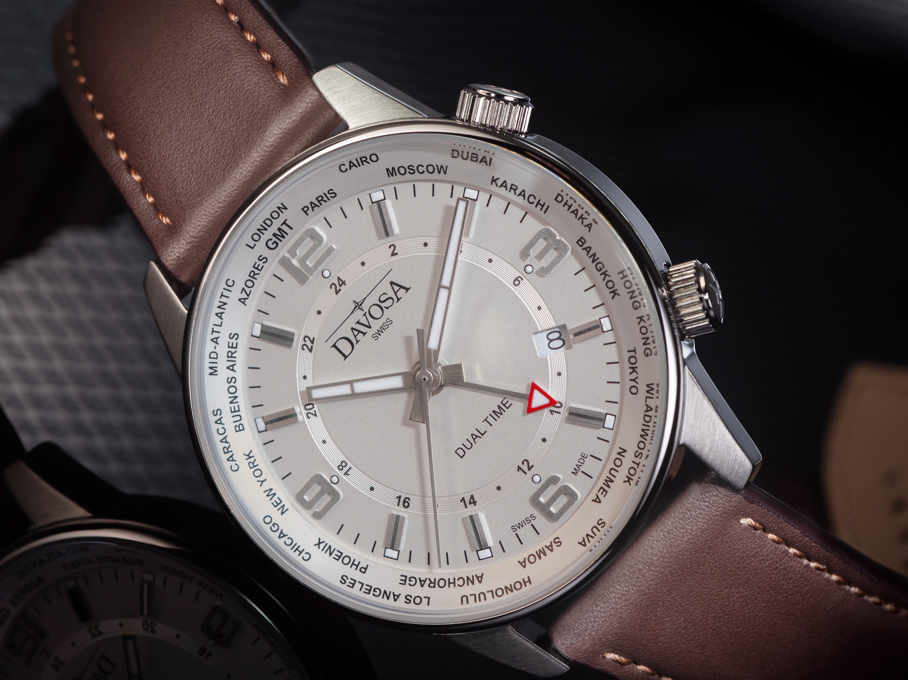 迪沃斯DAVOSA VireoDual Time und Chronograph Quartz_遗失了蜡笔的小新-站酷ZCOOL