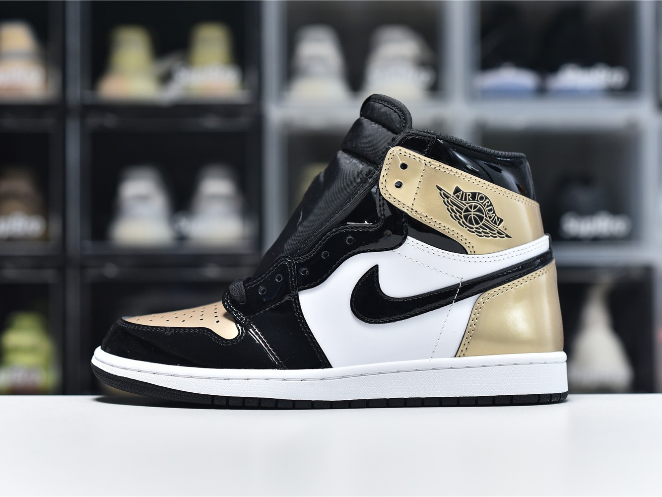 Air Jordan 1 Gold Toe 黑金脚趾 861428-007_卓宇00520-站酷ZCOOL
