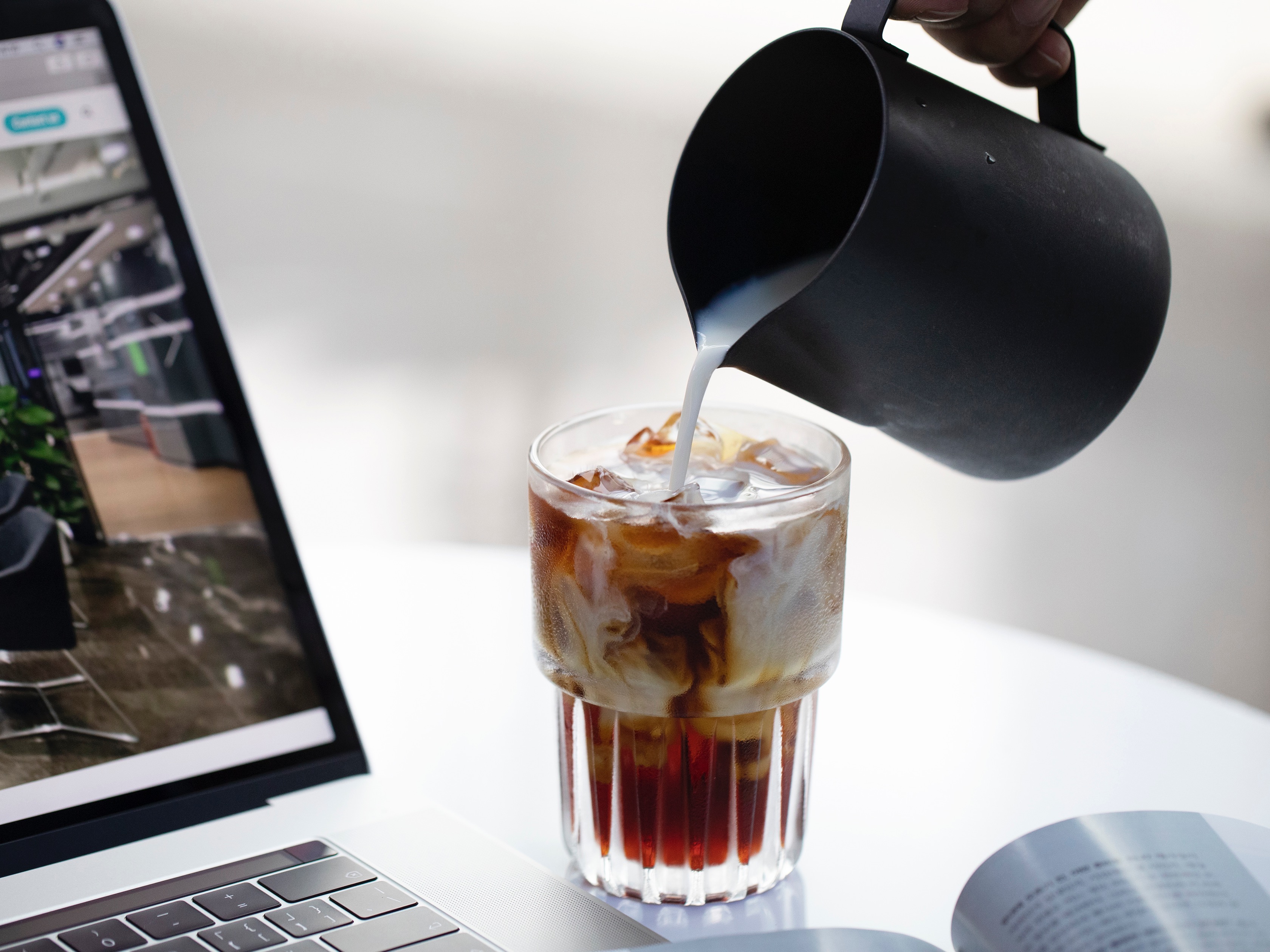 THE BEAKER COFFEE_王一亚东-站酷ZCOOL