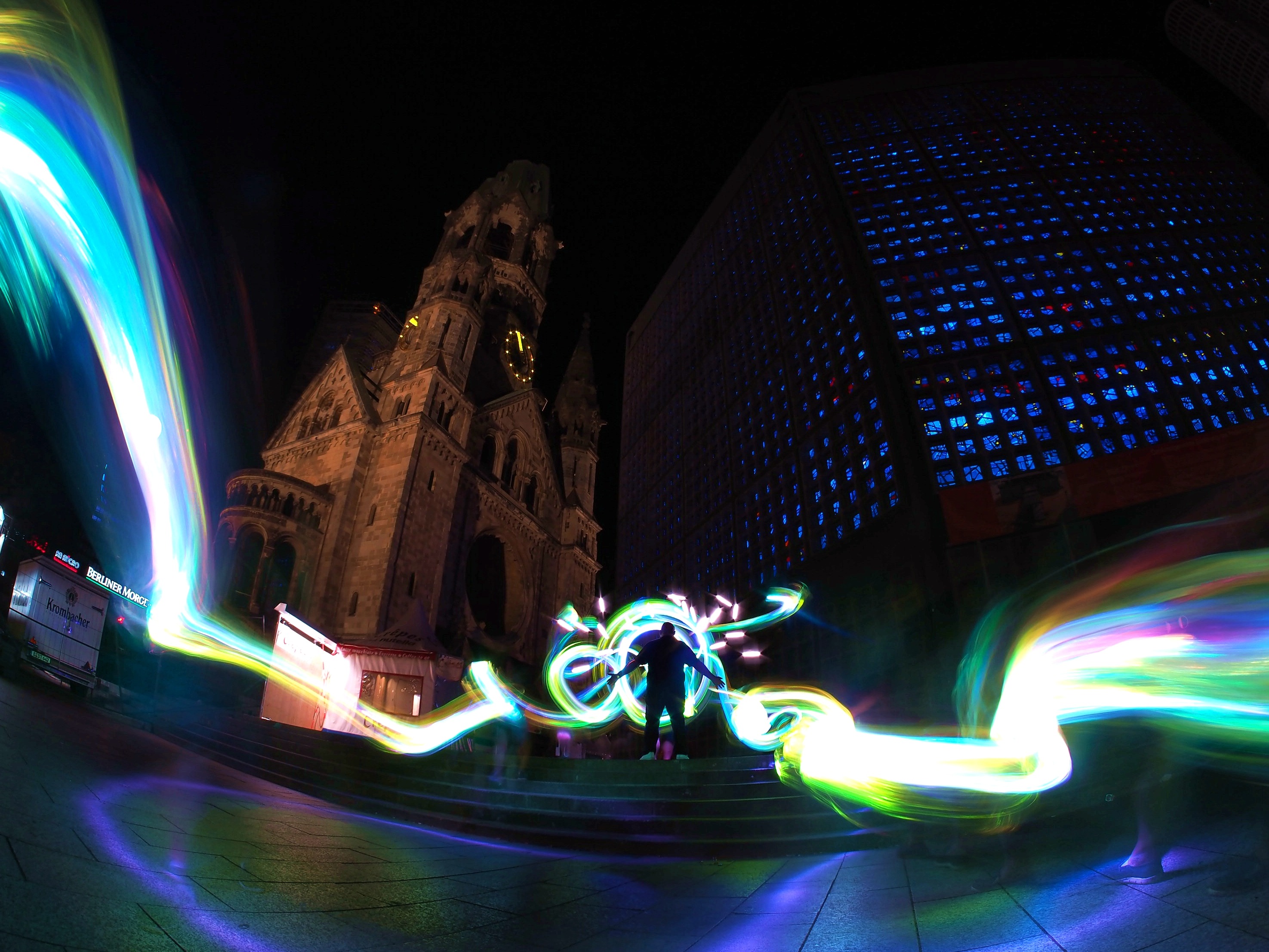 Freestyle 漫步欧洲街头光绘涂鸦_Roywang光绘艺术-站酷ZCOOL