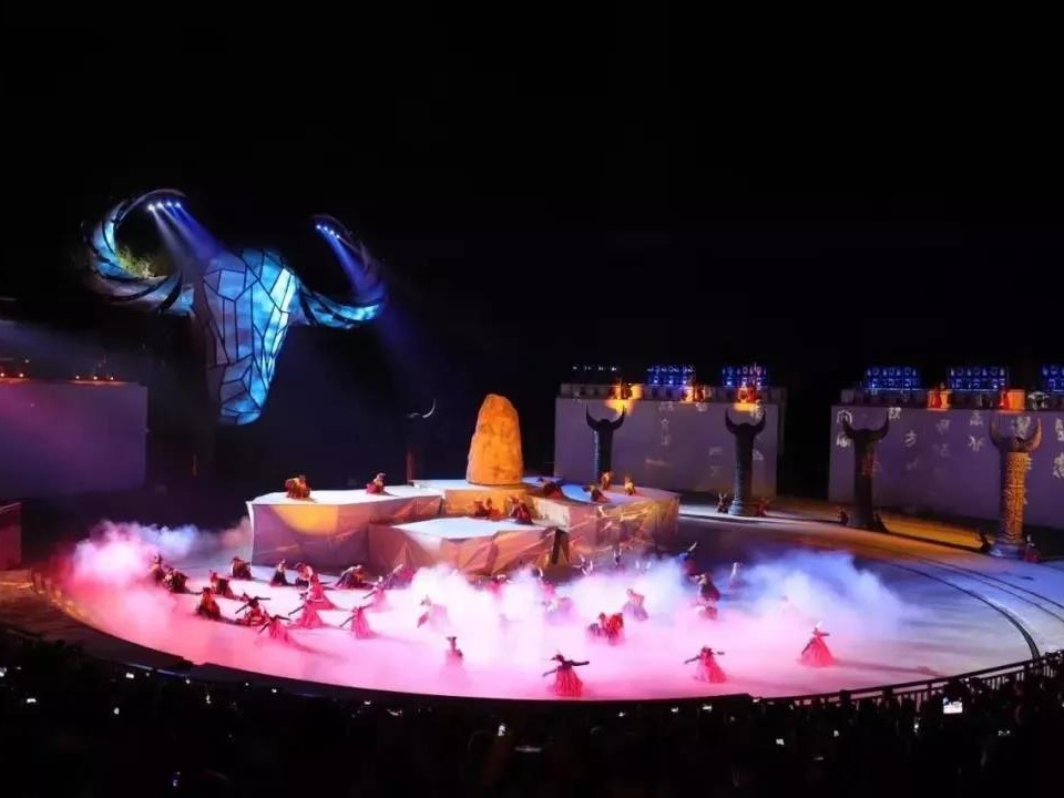 “牛气冲天”——如何在超大型舞台中完成异形投影_hecoos-站酷ZCOOL