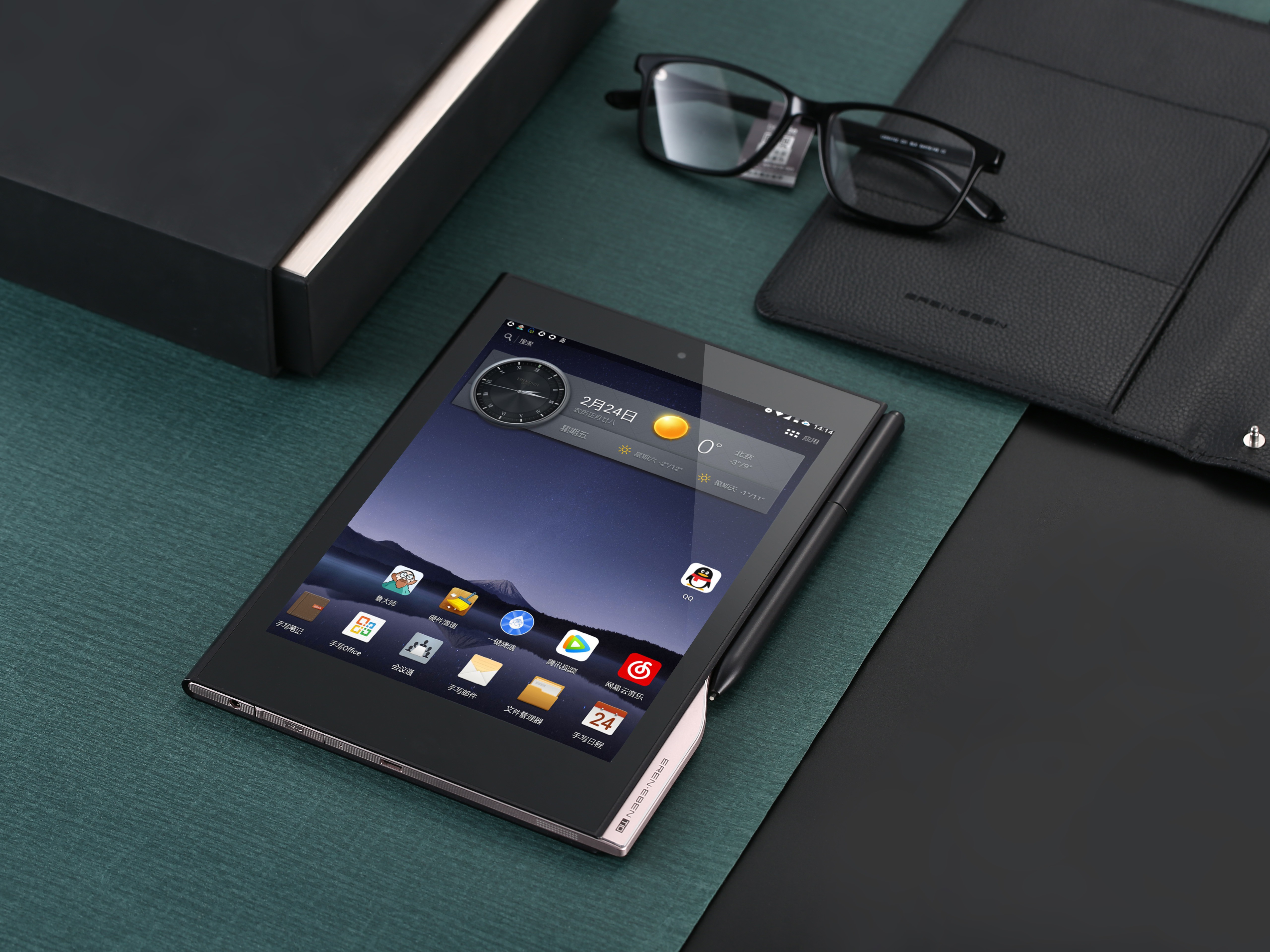 MO2摩图静物E人E本平板电脑创业拍摄_mo2摩图-站酷ZCOOL