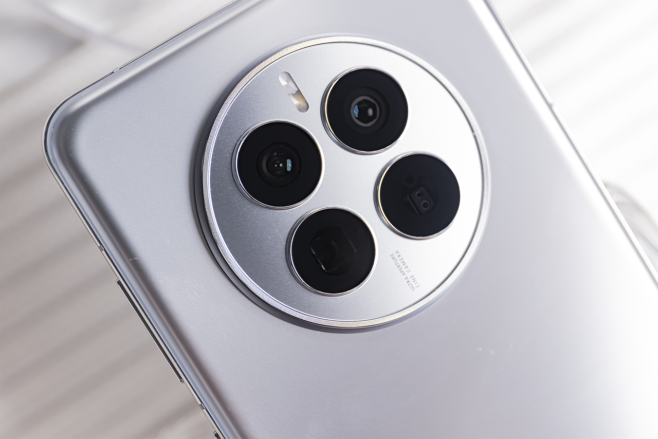 华为mate50冰霜银个人创作实拍_数懒小姐姐-站酷ZCOOL