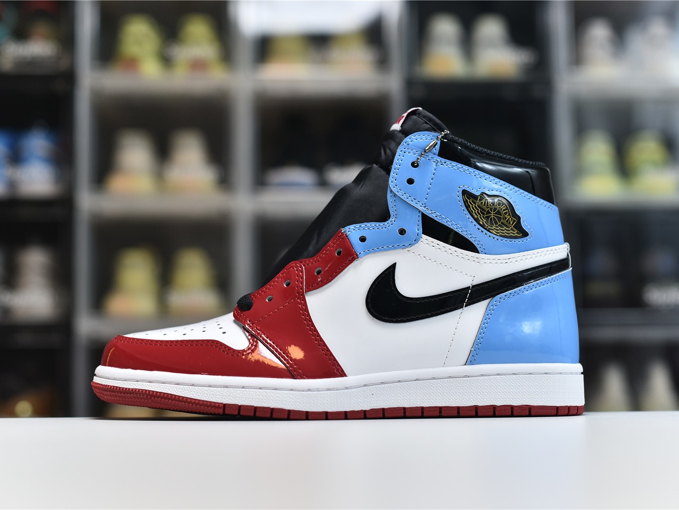 Air Jordan 1 UNC Chicago 漆皮红蓝 警灯 CK5666-100_卓宇00520-站酷ZCOOL