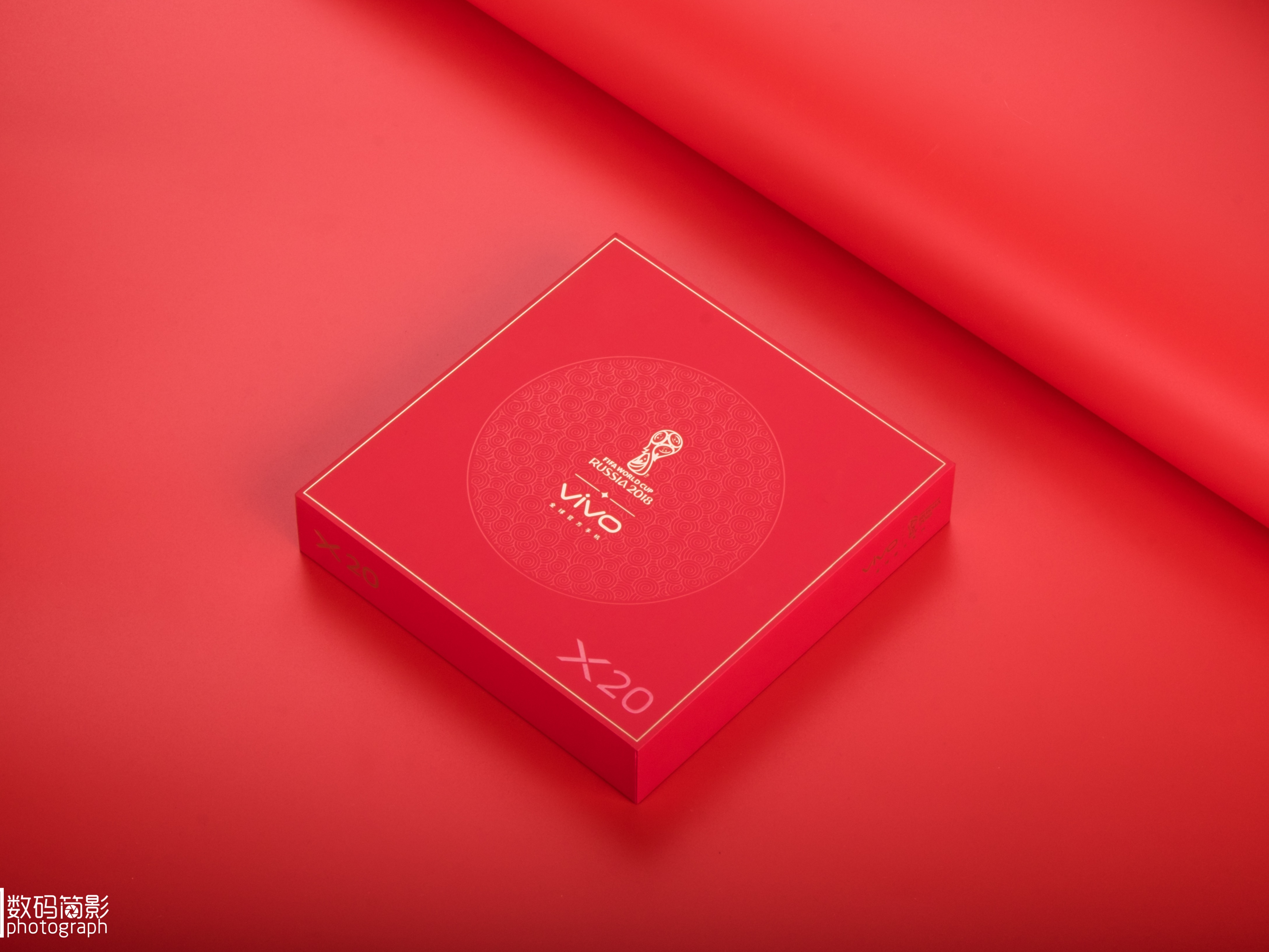 vivo X20星耀红全面屏手机_数码简影-站酷ZCOOL