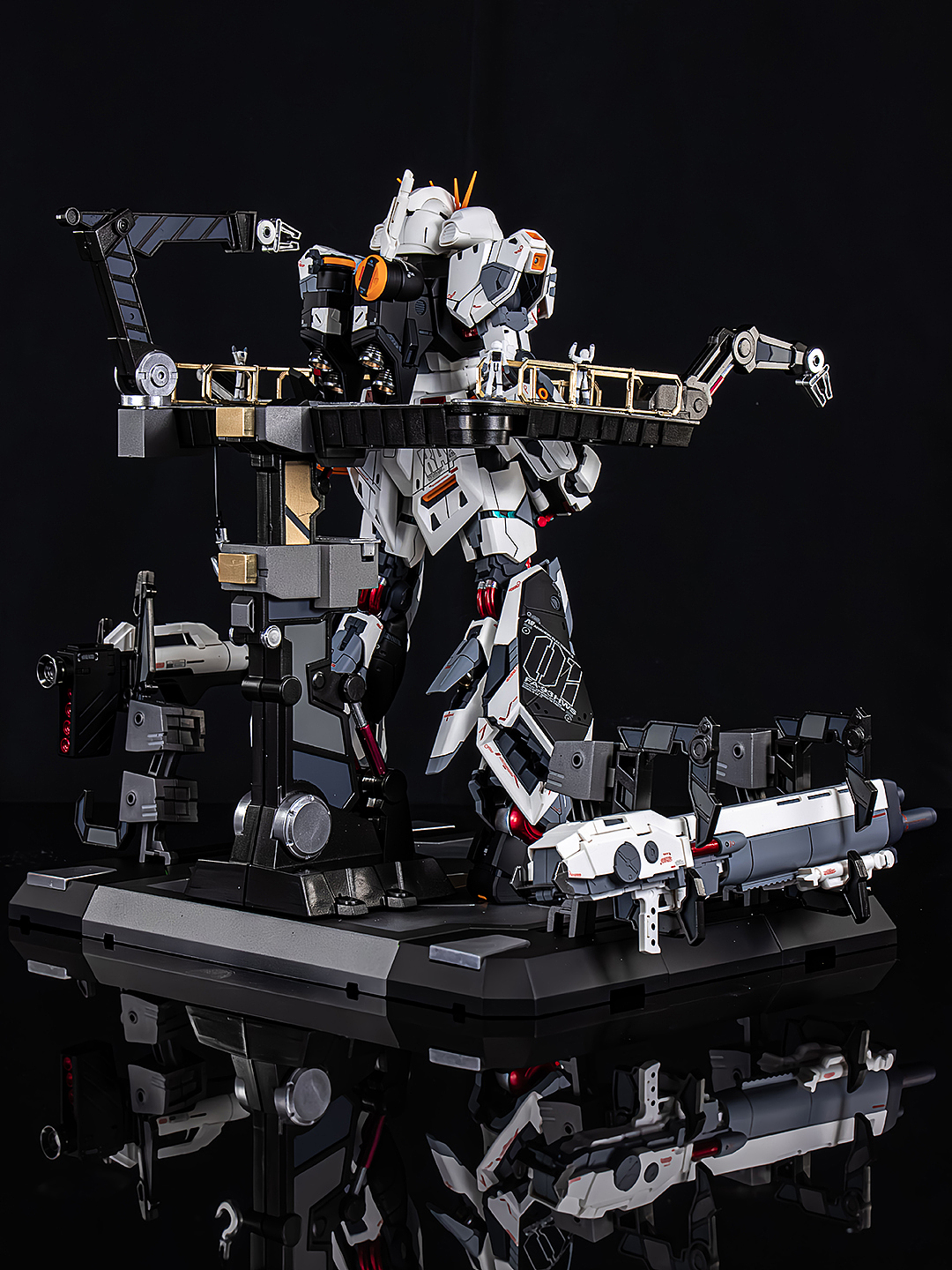 万代MG1/100重装牛高达PB限定+地台刻线分色_卓御手创阿祖-站酷ZCOOL