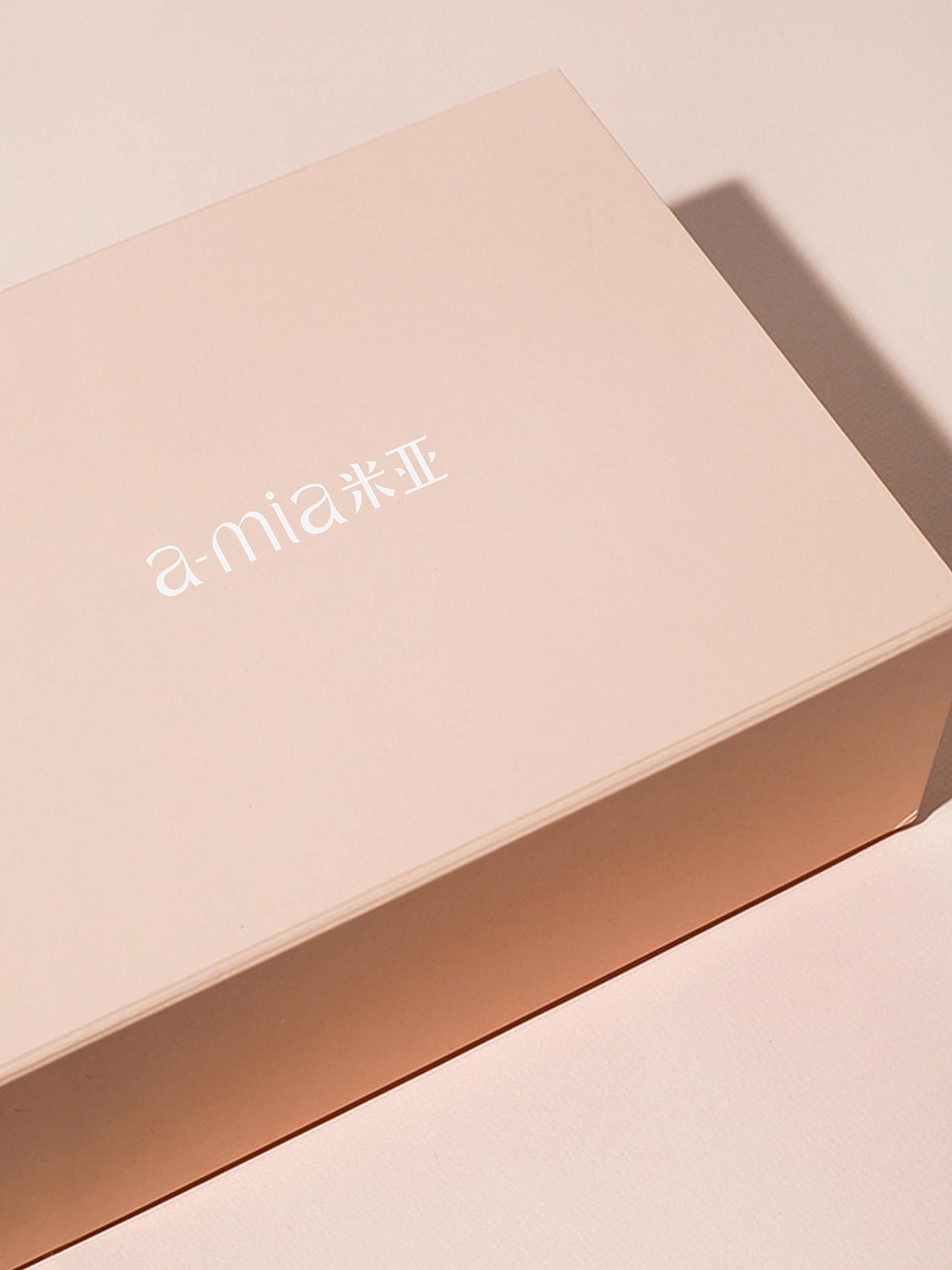 《a-mia米亚》服装品牌VI设计_紫安钰-站酷ZCOOL