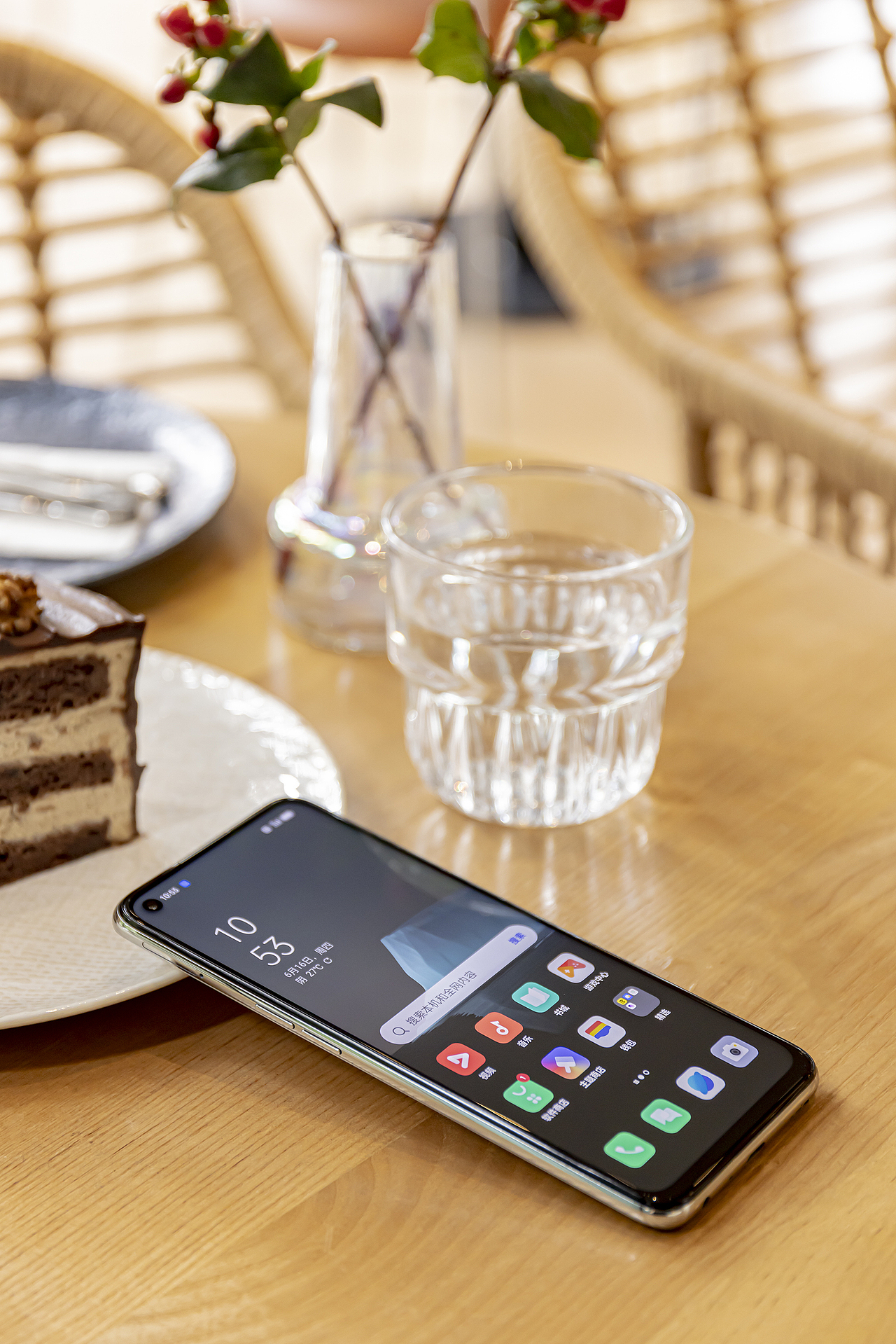 OPPO K10白色版图赏媒体配图_数懒小姐姐-站酷ZCOOL