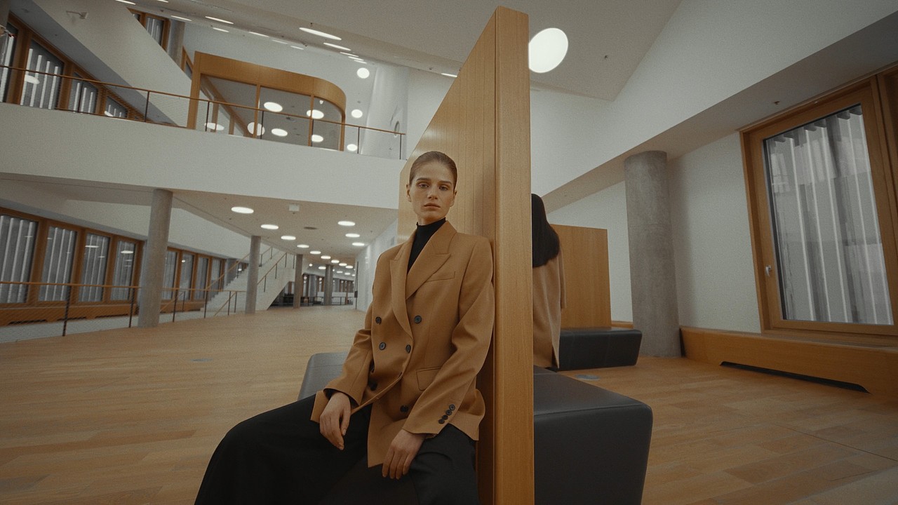 海外广告 | 莱茵时尚服饰秋季新品 TVC_OinMedia-站酷ZCOOL