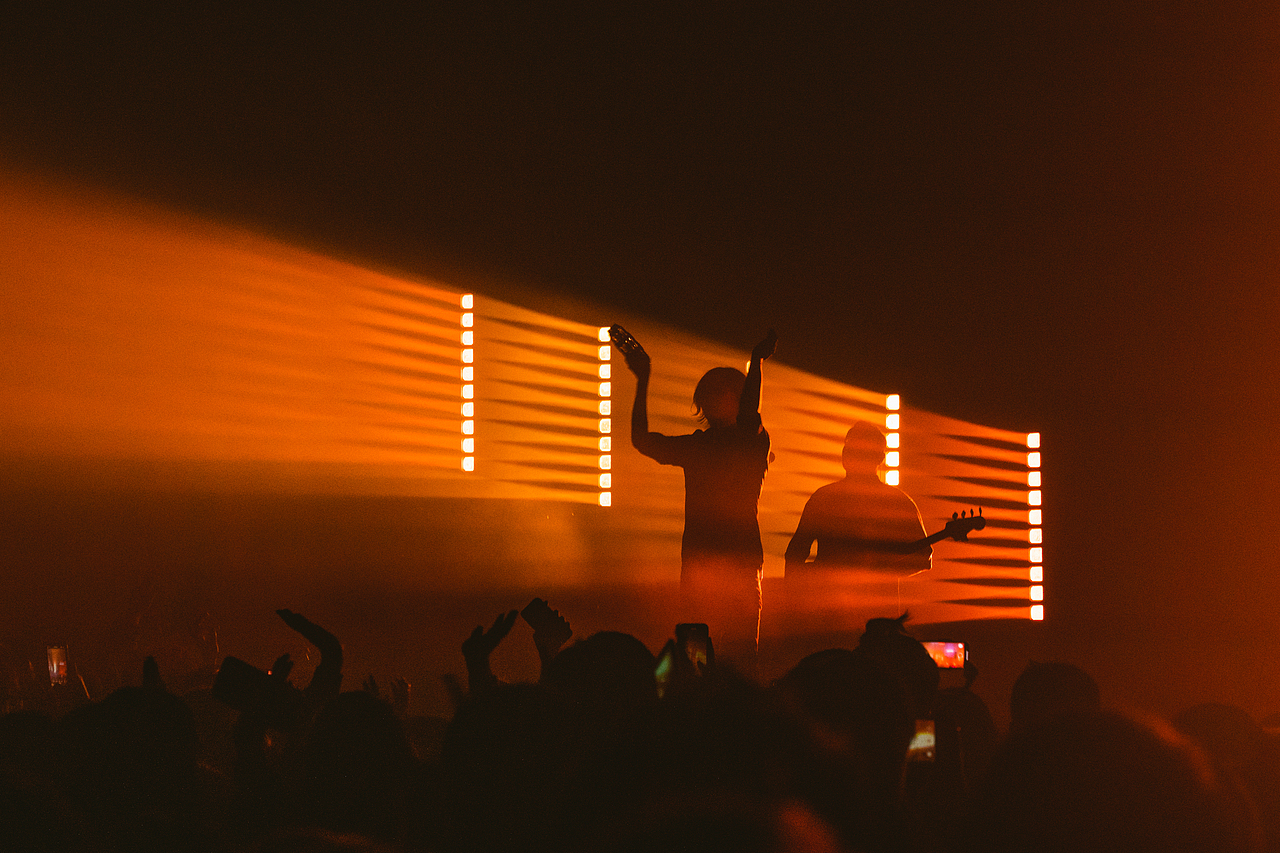 浪潮上岸｜Orange Ocean_哩白桃-站酷ZCOOL