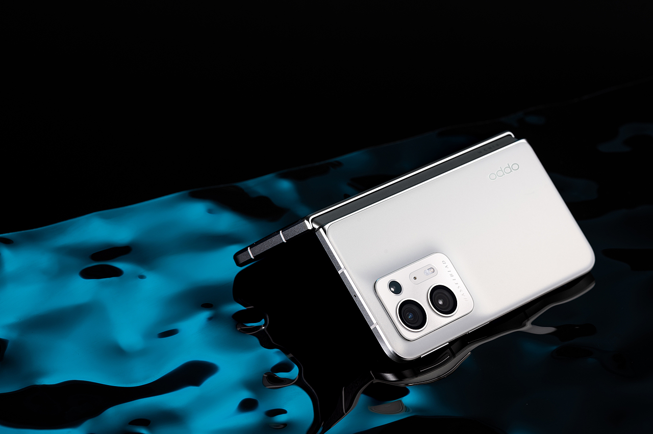 OPPO Find N2 云白 手机图赏——剪云者_澜星科技-站酷ZCOOL