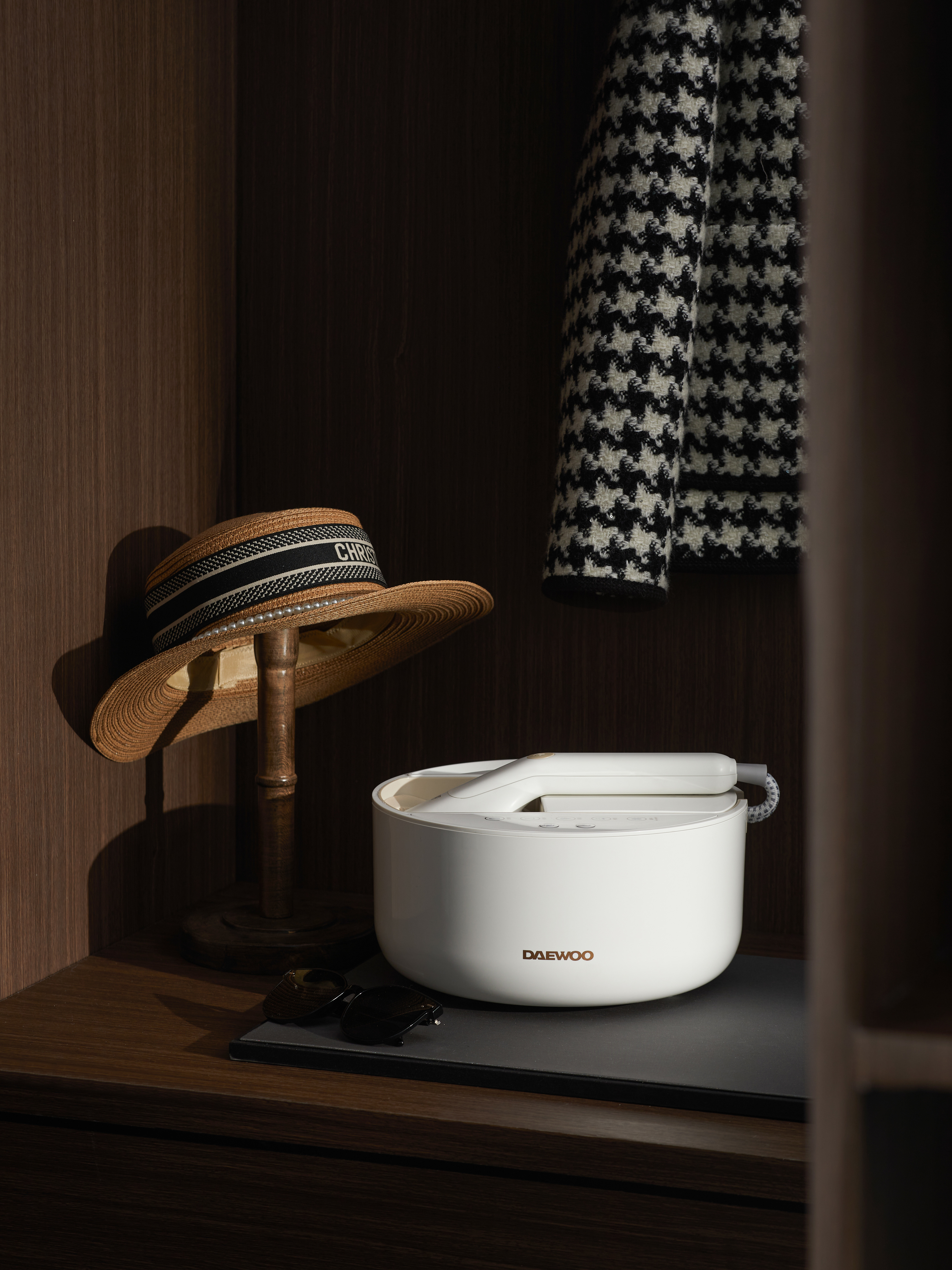 DAEWOO大宇|小圆盒挂烫机拍摄_摄影师Zero-站酷ZCOOL