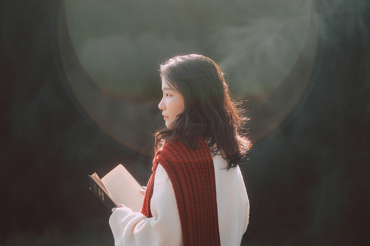 红色围巾胶片风_王西瓜爱摄影-站酷ZCOOL