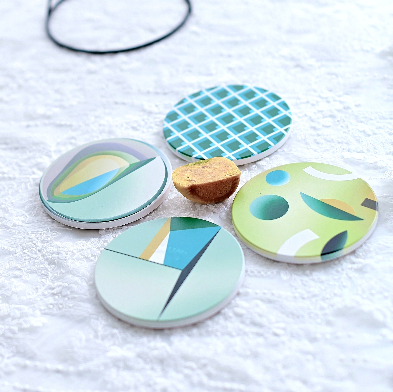 原创插画牛油果杯垫_扶留-站酷ZCOOL