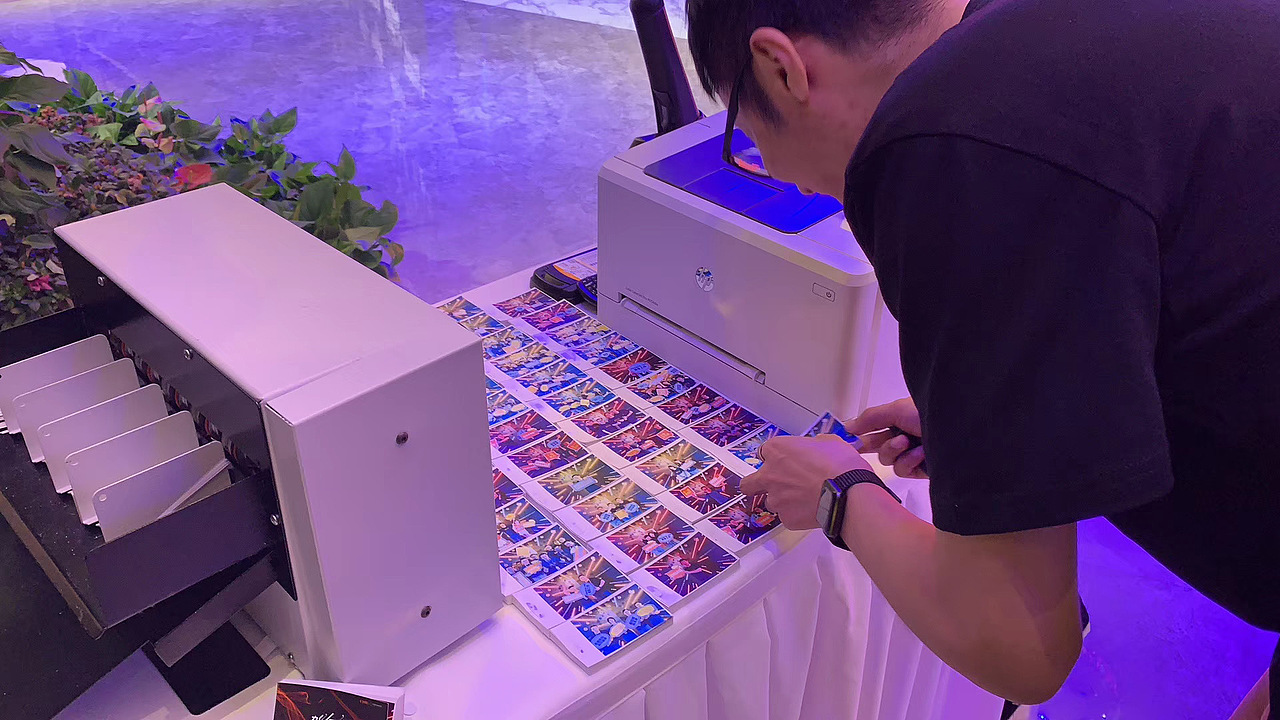 翻页小人书拍照互动 动画翻页书 连环画册 翻页书_创意贩卖机007-站酷ZCOOL