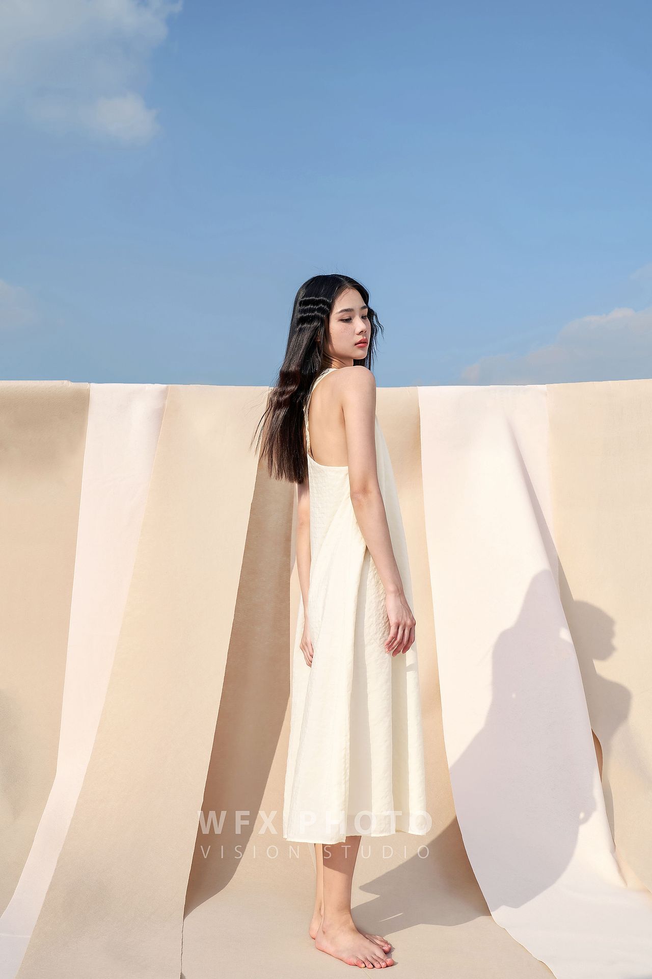 在天台拥抱自由 | 氛围片这么拍_WFX无非新摄影-站酷ZCOOL