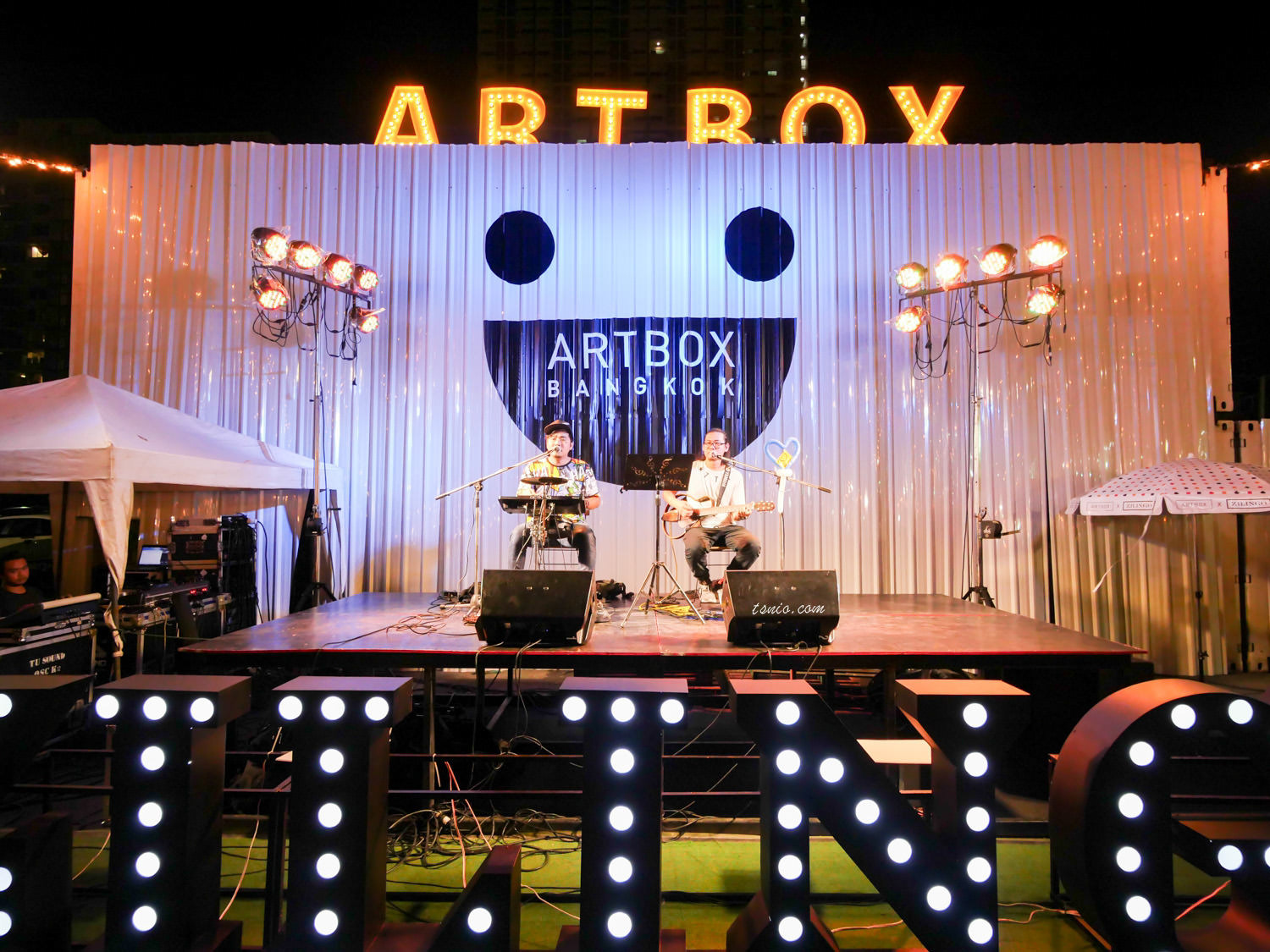 泰国曼谷夜市 ARTBOX Bangkok 创意集装箱流动市集_HUJI互集-站酷ZCOOL