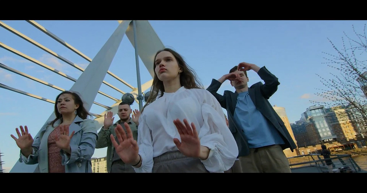 舒适亲肤OL时尚女装服饰品牌海外广告_OinMedia-站酷ZCOOL