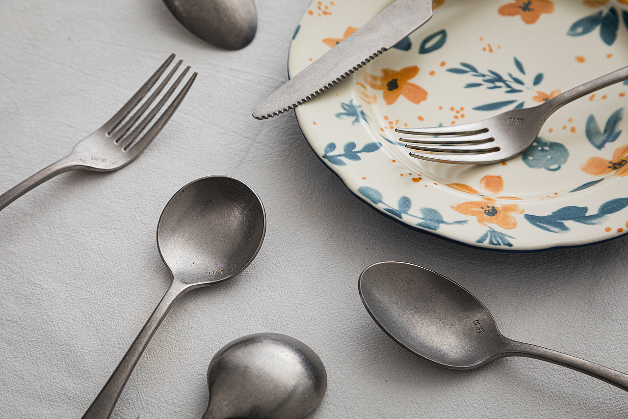 《新世纪人类浪漫主义》| 餐具 | 刀叉 | 餐刀 | 餐叉_刘一毛YiMao-站酷ZCOOL