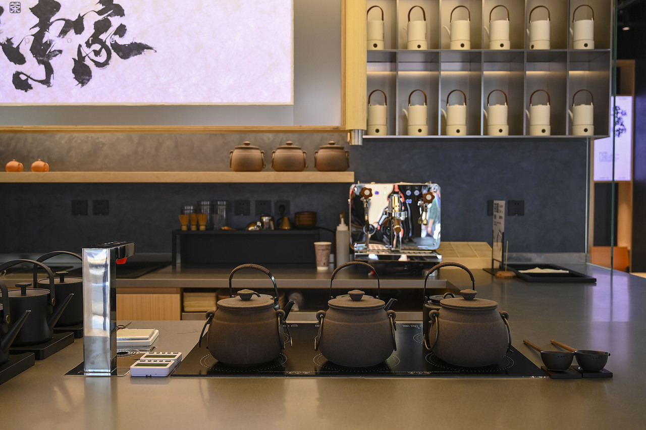 YILUO DESIGN｜且是新茶JUST CHAIN店铺SI形象设计_一落设计事务所-站酷ZCOOL