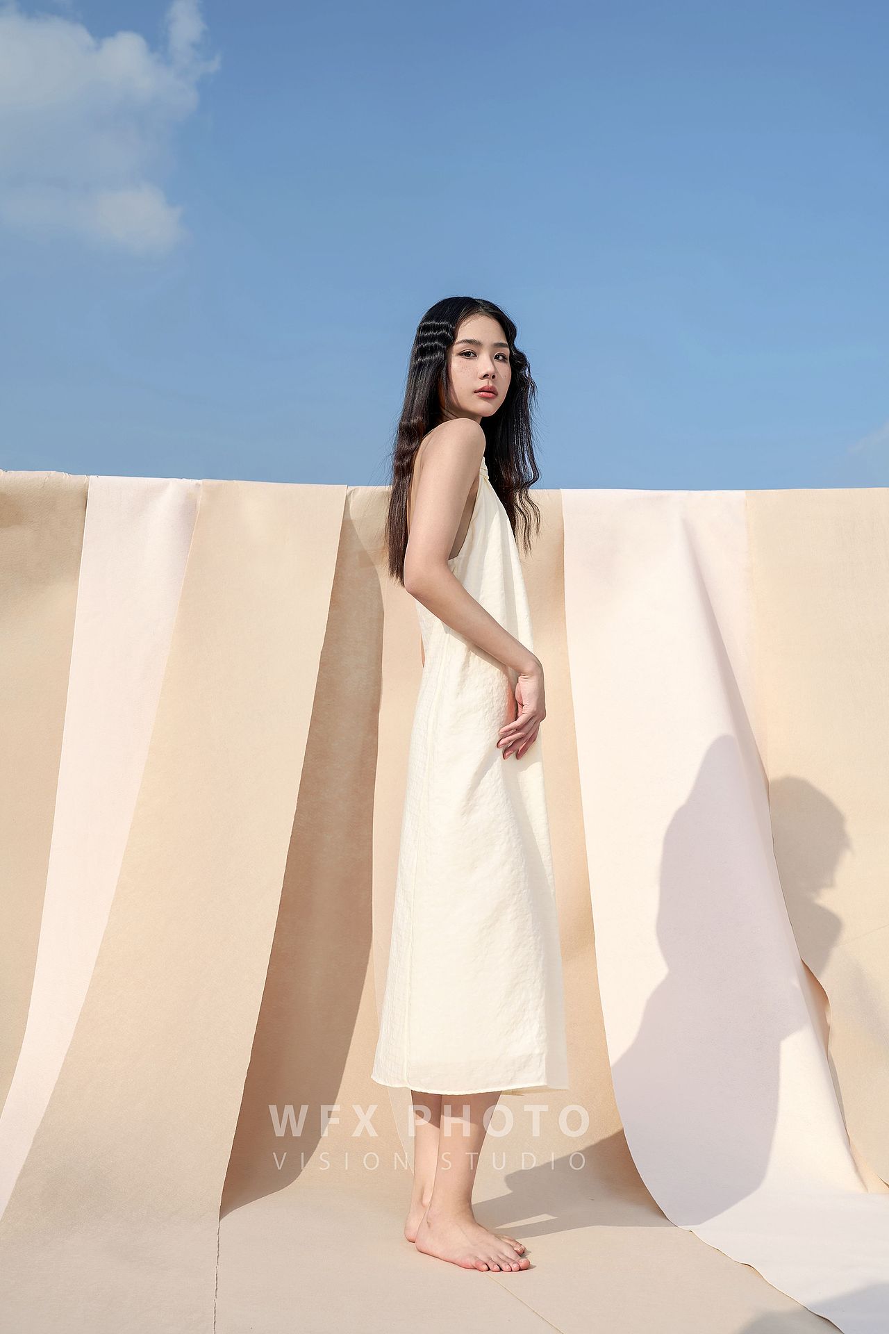 在天台拥抱自由 | 氛围片这么拍_WFX无非新摄影-站酷ZCOOL