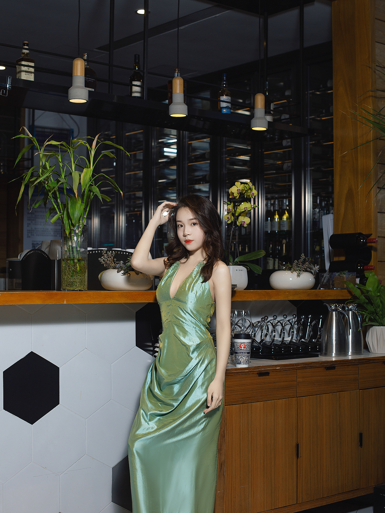 给霸王茶姬拍的杂志_逆光CMOS-站酷ZCOOL