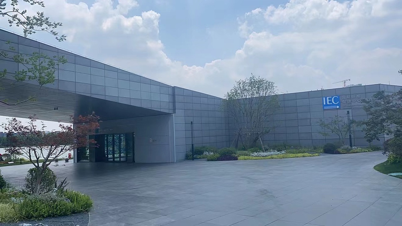 IEC标识标牌景观公共艺术工厂制作过程_我要七便士-站酷ZCOOL