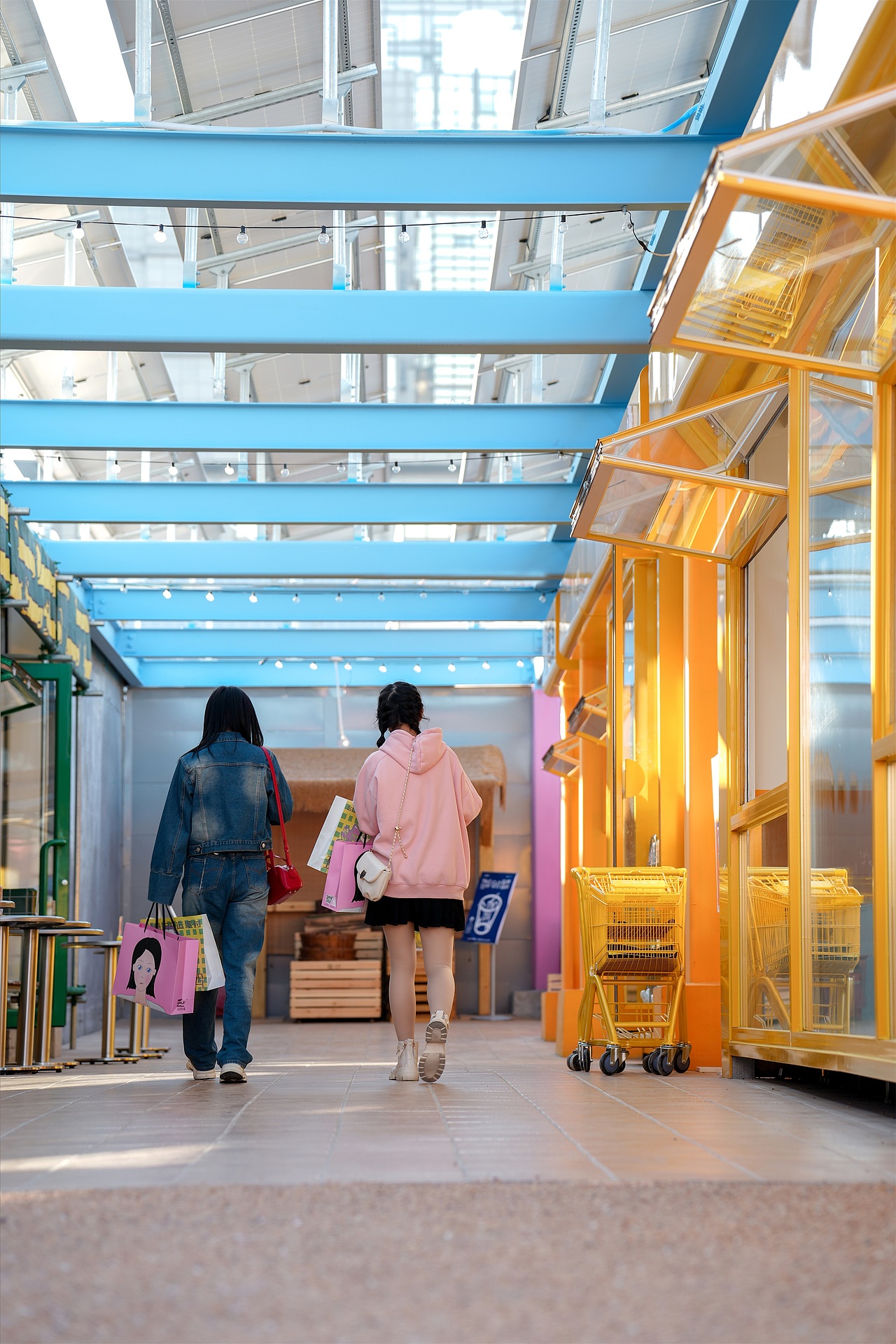 北京-THE BOX 朝外天空-多巴胺浪滩_夏谷暑雨CHINA-站酷ZCOOL