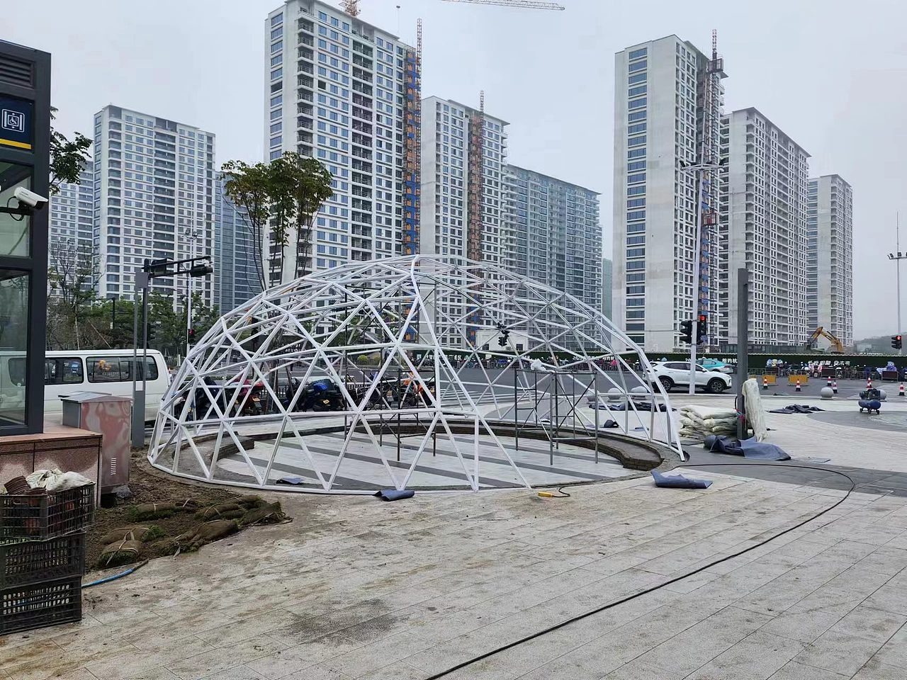 炫彩亚克力景观装置，蚂蚁美陈_蚂蚁美陈-站酷ZCOOL