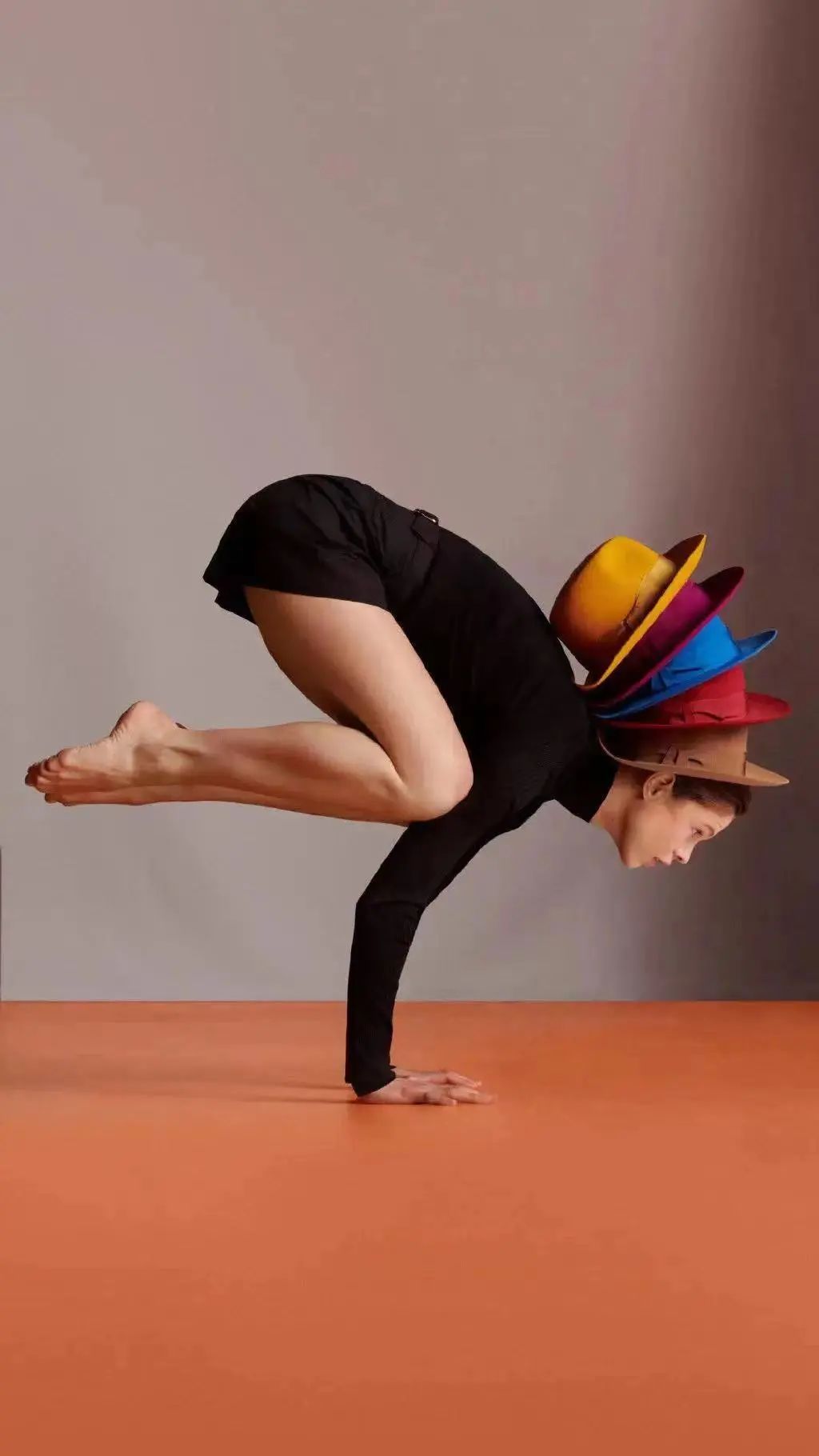 别再看菜市场里的Prada了，它们更会玩！_BranD杂志-站酷ZCOOL