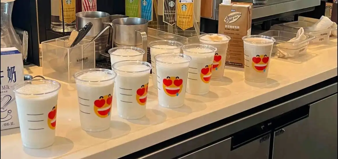 各大美院毕设海报盘点/吉祥物RENE形象引热议/星巴克与QQ联名表情杯_站酷资讯-站酷ZCOOL