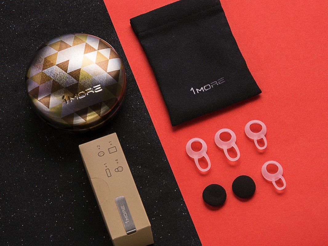 试拍一组 1more 耳机。新手请多多指教_郭富城摄影狮-站酷ZCOOL
