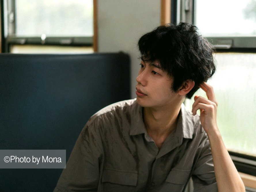 你是胶片里漏掉了的半帧光._摄影师萧萧Mona-站酷ZCOOL