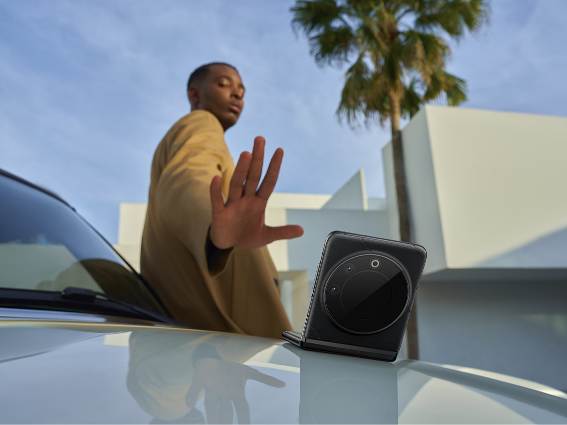 手机样张丨PHANTOM V Flip 5G_深圳不知名高手-站酷ZCOOL