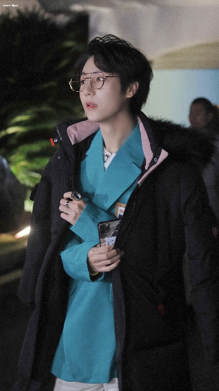 真人转动漫，人设oc等绘制_晴空与写字台-站酷ZCOOL