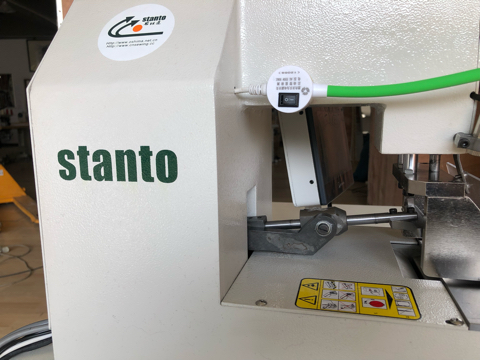 羊绒大衣毛毛边机器。双面呢流苏边，思坦途ST647_思坦途特种缝纫机-站酷ZCOOL