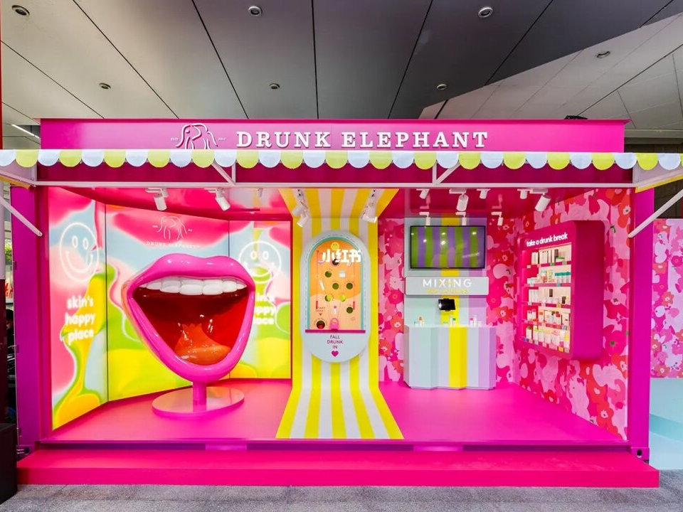 化妆品快闪店时尚美陈设计分享_WDHAKSHD-站酷ZCOOL