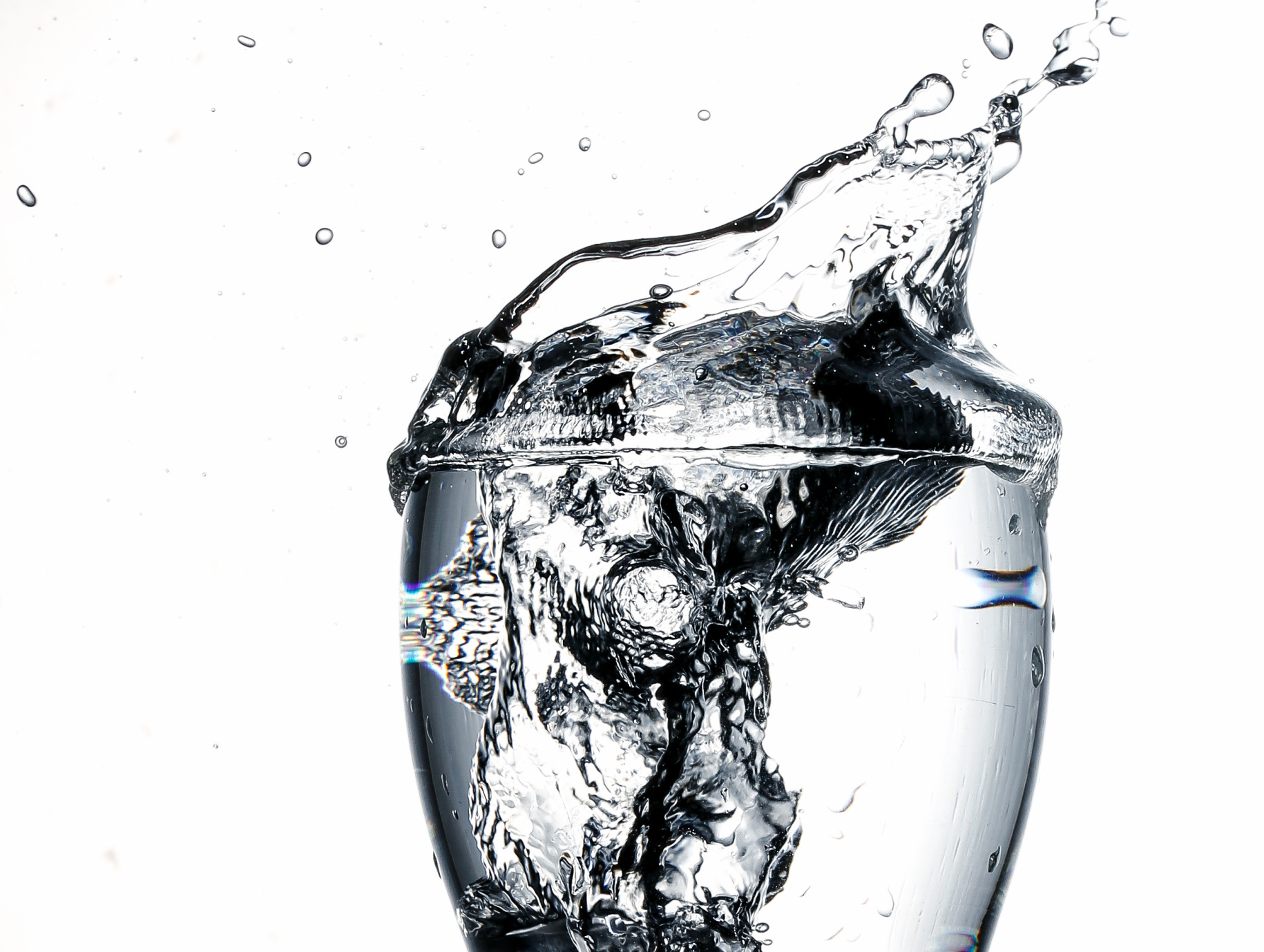 【东方写艺】玻璃水杯 高速摄影 水花飞溅_皮皮俠-站酷ZCOOL