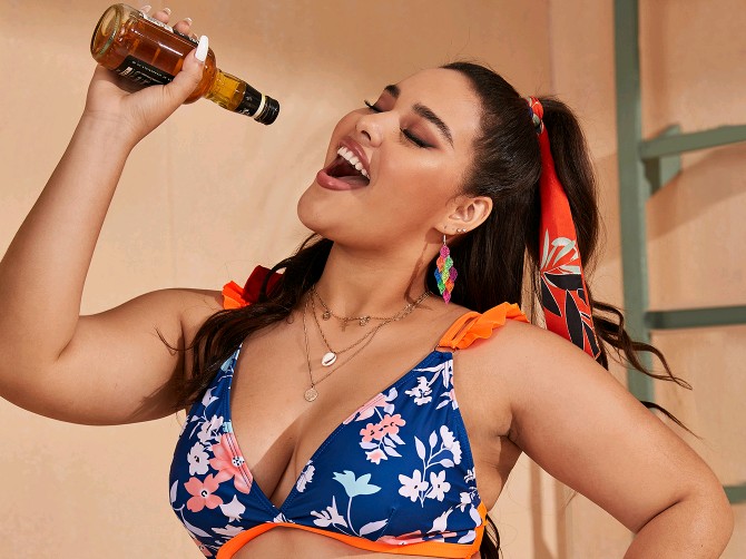 人物摄影-春夏度假大码泳衣_谢甄AMY-站酷ZCOOL