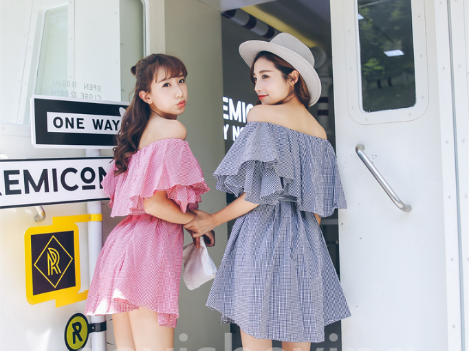 双人闺蜜产品女装模特拍摄_大意photo-站酷ZCOOL