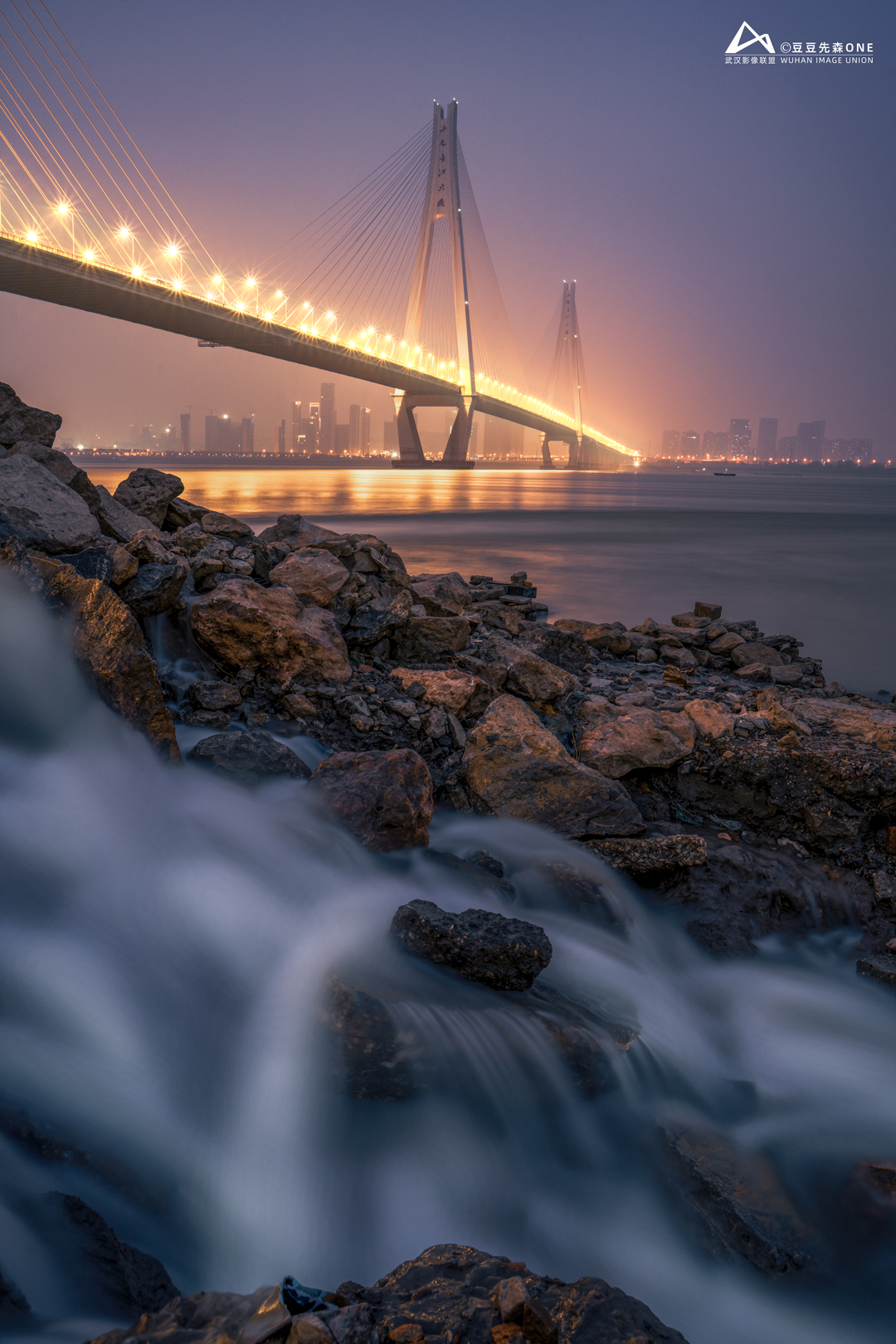 武汉二七长江大桥夜景_摄影豆豆先森ONE-站酷ZCOOL